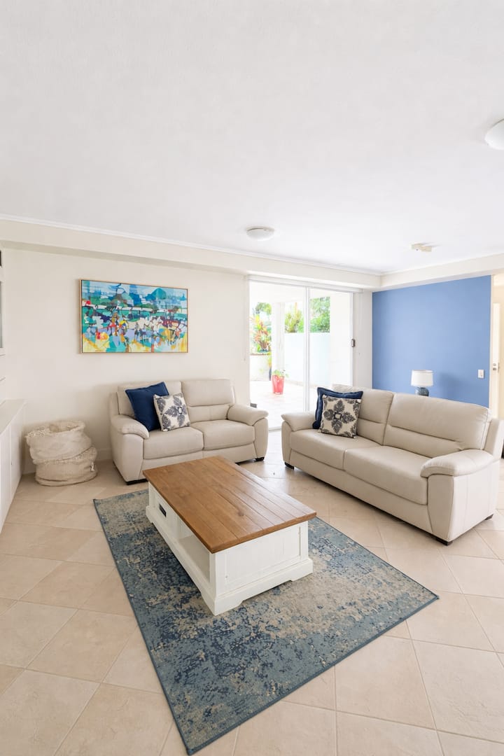 Prestige Resort-style Waterfront Retreat - Sunshine Coast