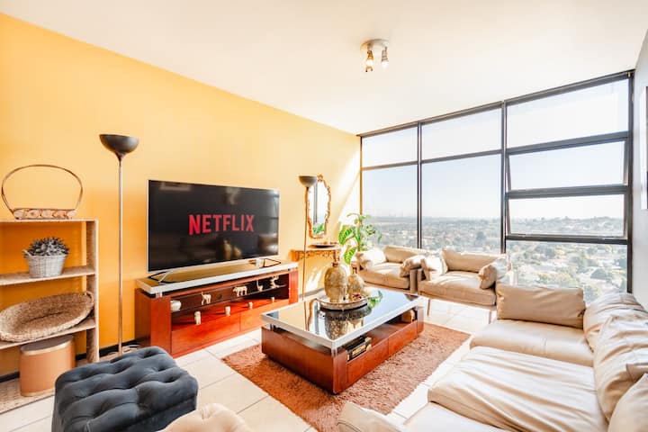 Nights In The Sky(13th Floor) 9 Mins To Or Tambo - Edenvale