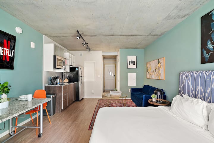 Stunning Luxury Dt Condo | Pool+gym+rooftop Lounge - Minneapolis, MN