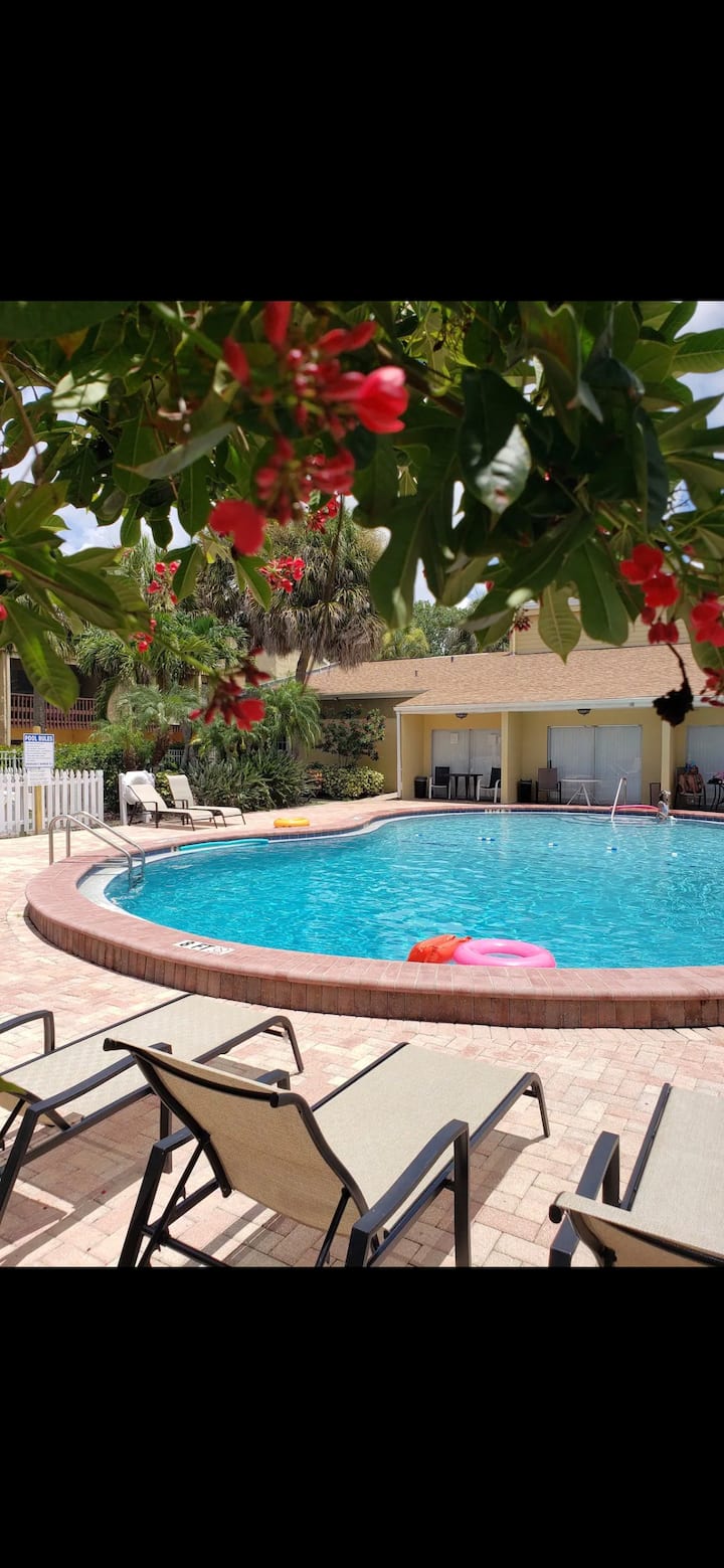 3br/2ba
Welcomes You
11 Min Drive To Siesta Beach - Sarasota, FL