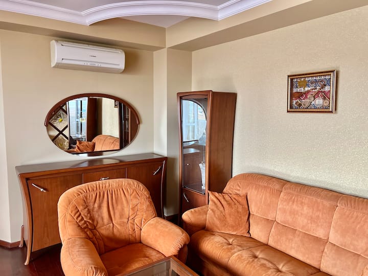 Sea View & New Years Fireworks Balcony Apt! - Bakú