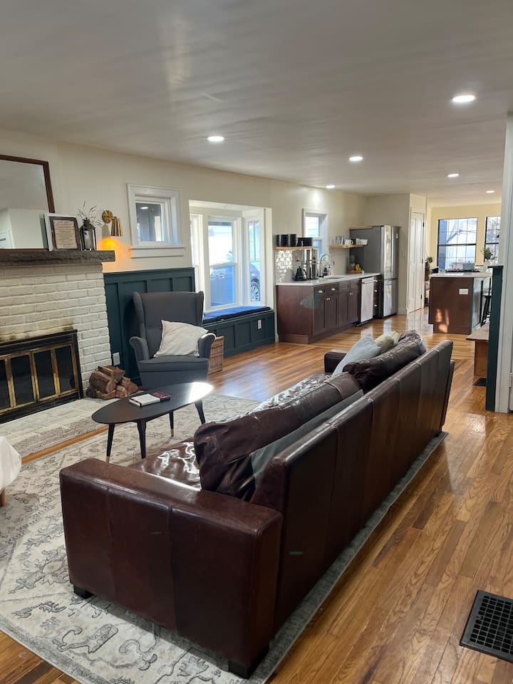 Spacious And Family Friendly - Kansas City, MO