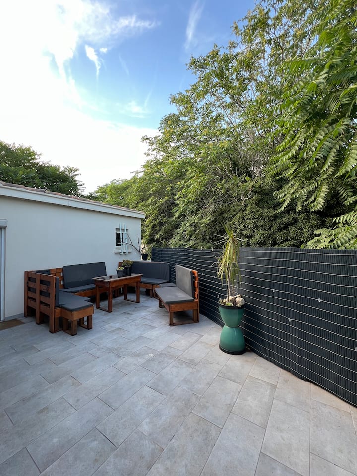 Appartement Spacieux Avec Terrasse, Centre Arles - Arlés