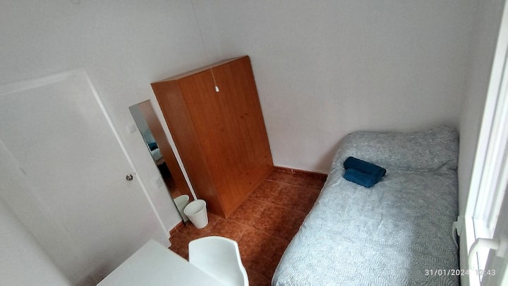 1. Cozy Single Room With Workspace - Cartagena