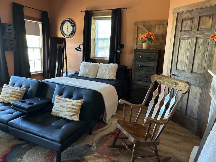 Willow’s Nest-studio Apartment - Deer Lake