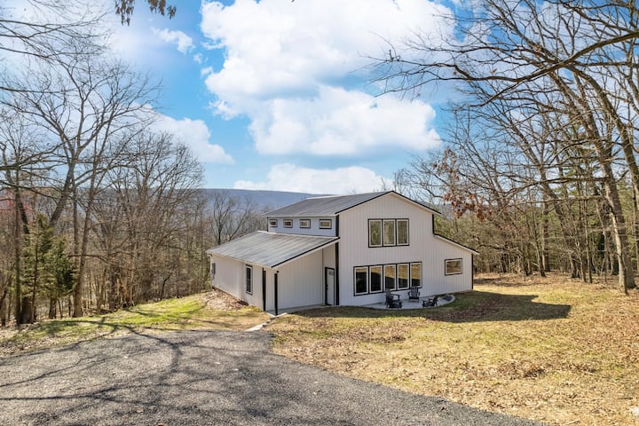 Barndominium W/ Barrel Sauna & Mountain Views - Berkeley Springs, WV