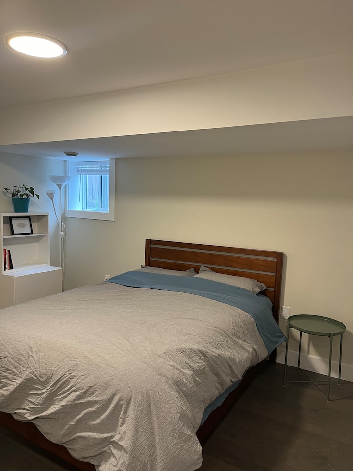 Beautifully Renovated Chickadee Suite - Vancouver