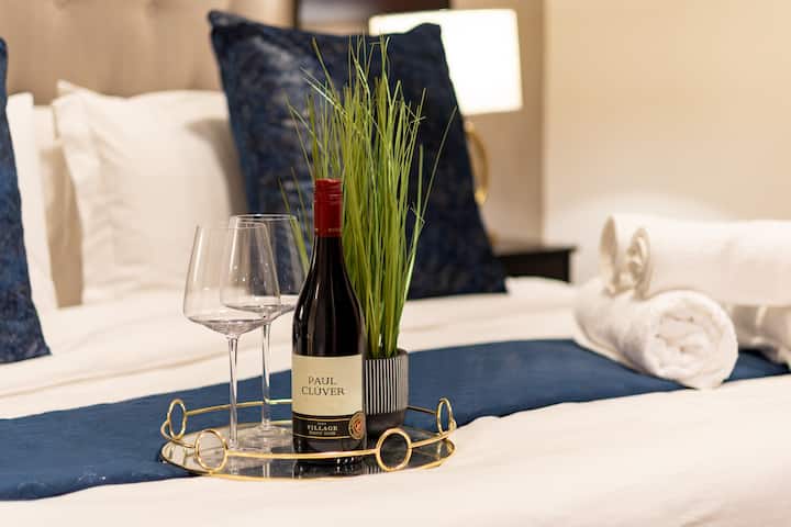 Always Power Luxurious One Bedroom Apartment - キャンプス・ベイ