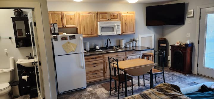 Garage-top Studio, Bedford Co. Near Leesville Lake - Leesville Lake, Gretna