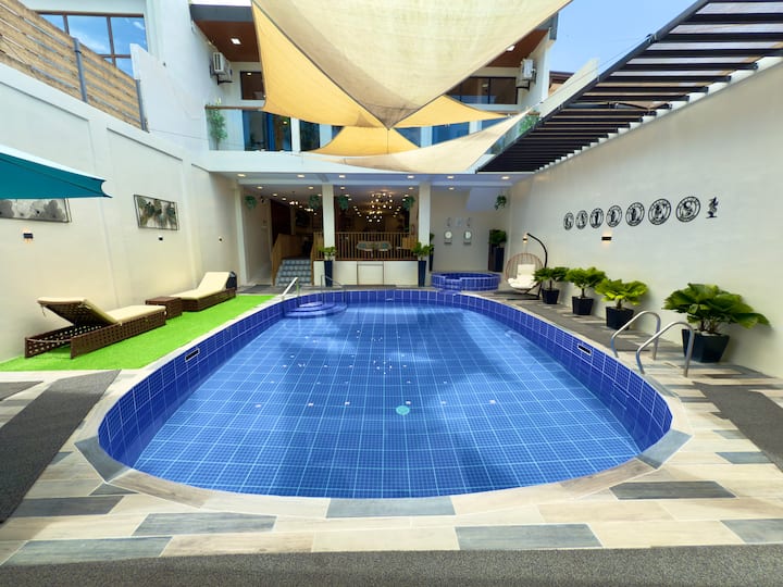 Gailles Luxury Hotspring Resort - Calamba