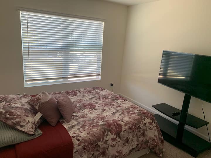 Beautiful Room In A Family Home - Monroe, NC