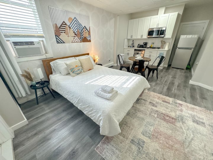 Airport Studio: Ny/nj Charm - New Brighton - Staten Island NY
