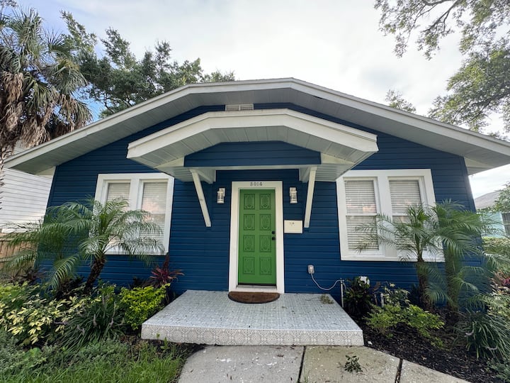 Beautiful Branch Blue Queen Tampa - Tampa, FL