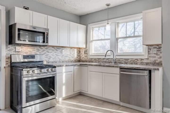 New Center Detroit Duplex Unit - Dearborn, MI