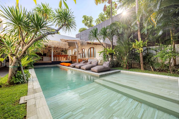 Private Pool Family 4br Villa Near Canggu - Bali