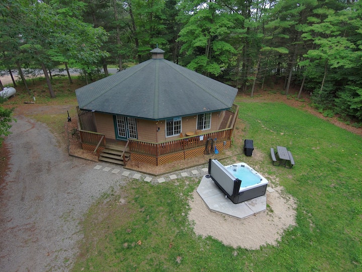 The Octagon | Hot Tub & 2 Miles To Beach - Bass Lake, Pentwater