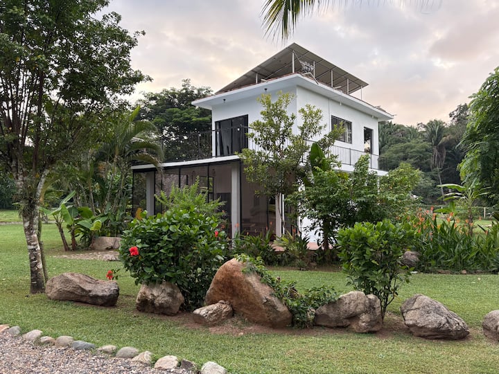 Relax In Your Jungle Getaway! - Lo de Marcos