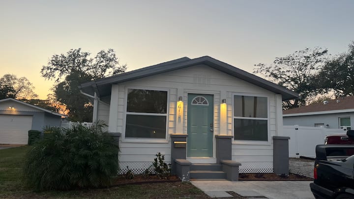 Coastal Cottage Downtown Srq - Rv/boat Parking - サラソータ, FL