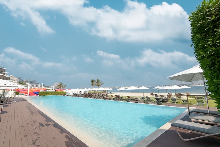 2br With Sea View & Terrace - Dubai