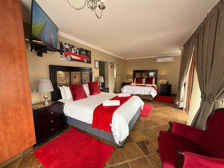 Family Two-queen En Suite - Middelburg