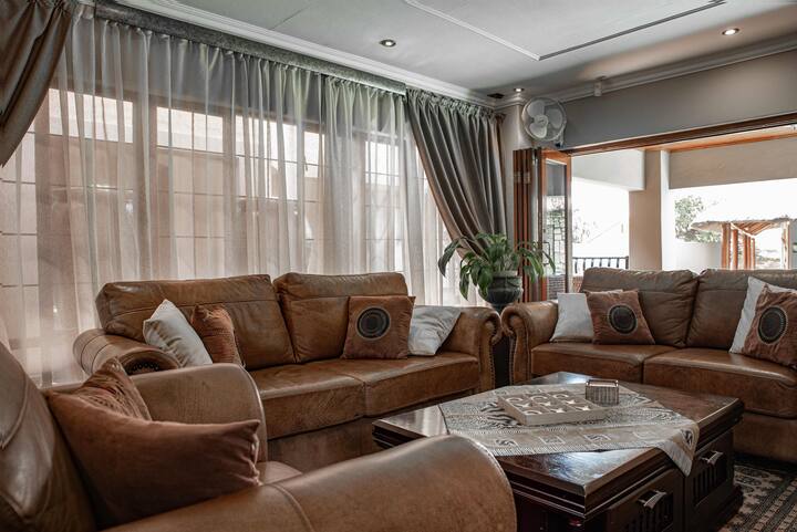 Queen With Private Separate Bathroom - Middelburg