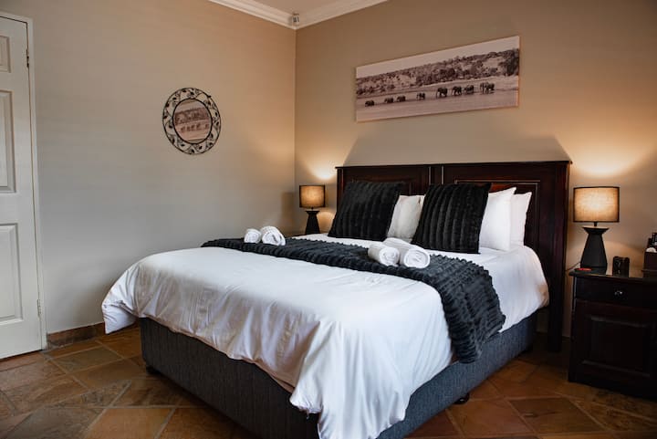 Queen With Private Separate Bathroom - Middelburg