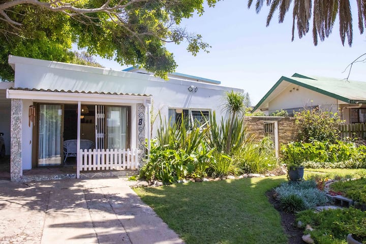 Homely Cottage 100m From Beach With Fire Hot-tub - Jeffreys Bay