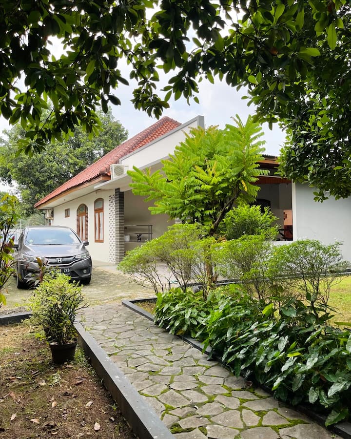 Serasa Di Beji |Spacious Cozy Garden Stay Near Ui - 雅加達