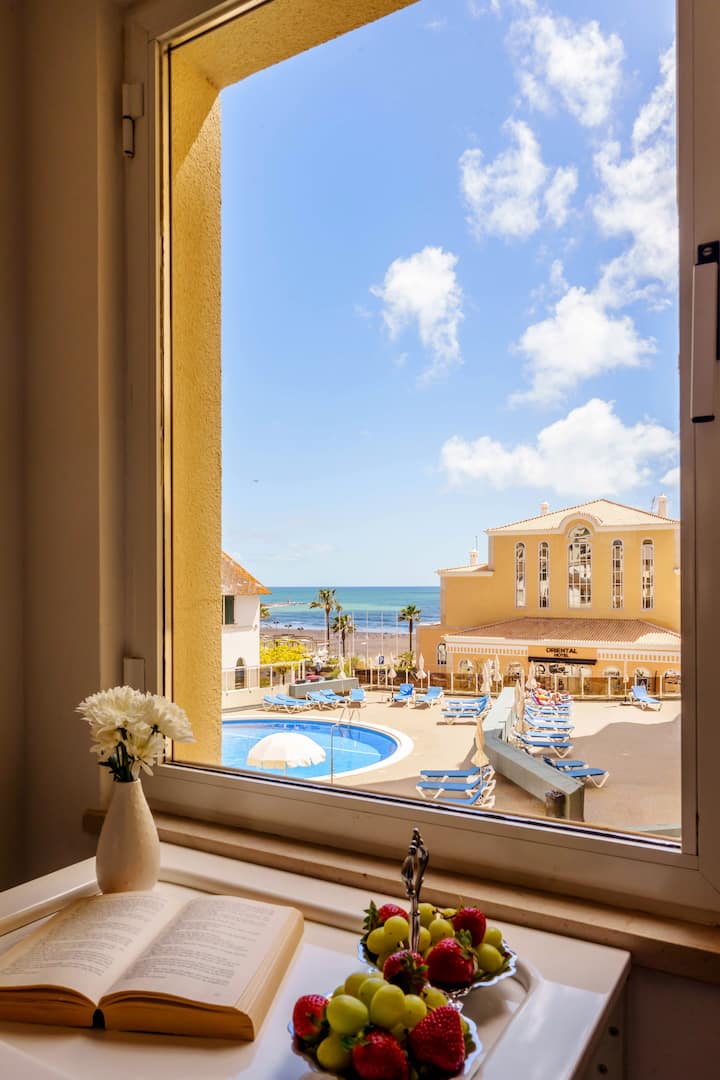 Lilia's Beachfront 2 Bedroom Flat, Pool, Parking - Praia da Rocha