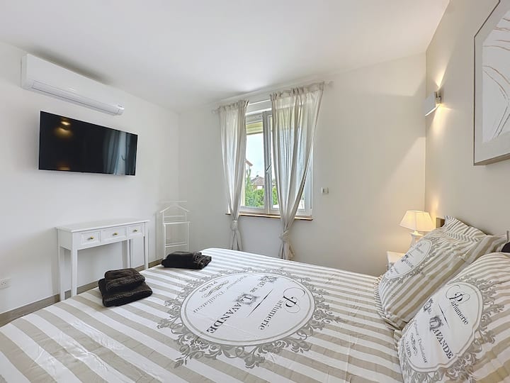 Charmante Maison 2 Chambres Avec Cour Et Jardin - Aube