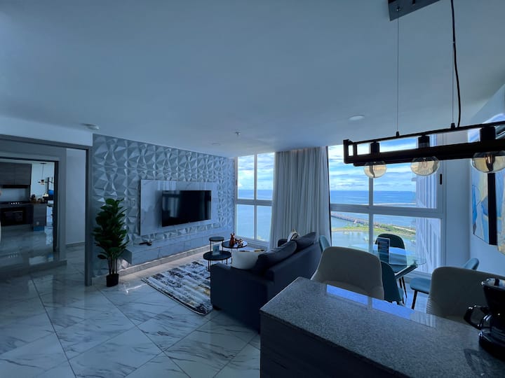 Modern Ocean-view Condo In Cinta Costera - Panama City