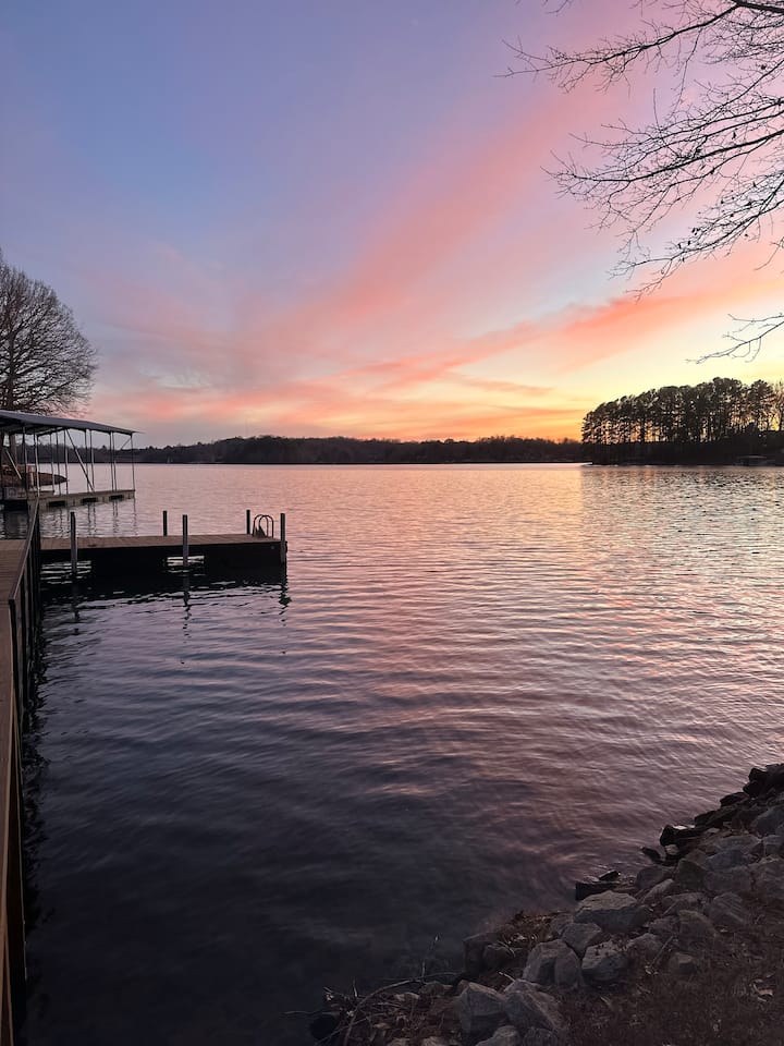 Lake Front Home With Dock "Lake Keowee Retreat" - Lake Keowee, SC