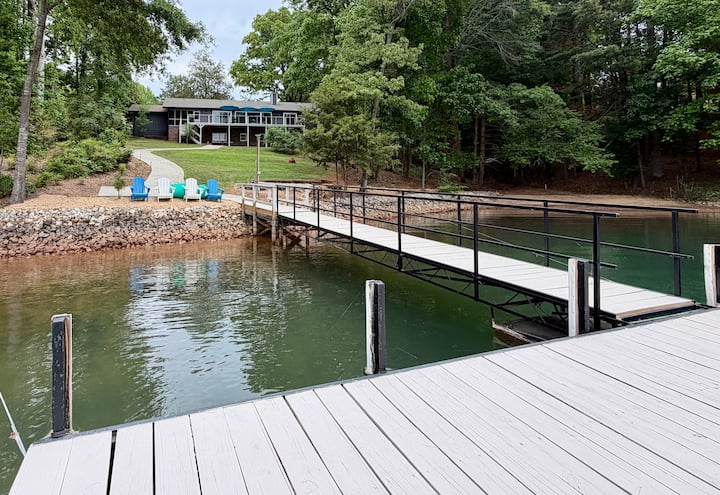 Lake Front Home With Dock "Lake Keowee Retreat" - Seneca, SC