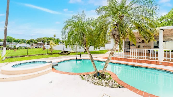 Retro Chic Suite
(Entire Home) - Aguadilla