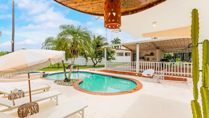 Retro Chic Suite
(Entire Home) - Aguadilla