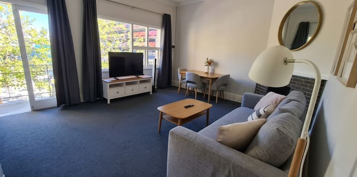 Retro Apt Meters From Bathers Beach - Perth