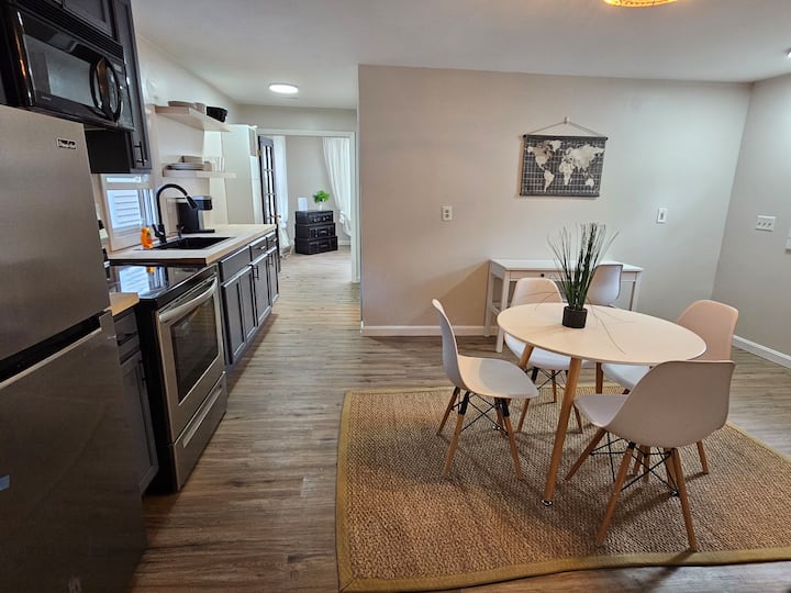 Central, Freshly Renovated 1 Bed - 羅德島州