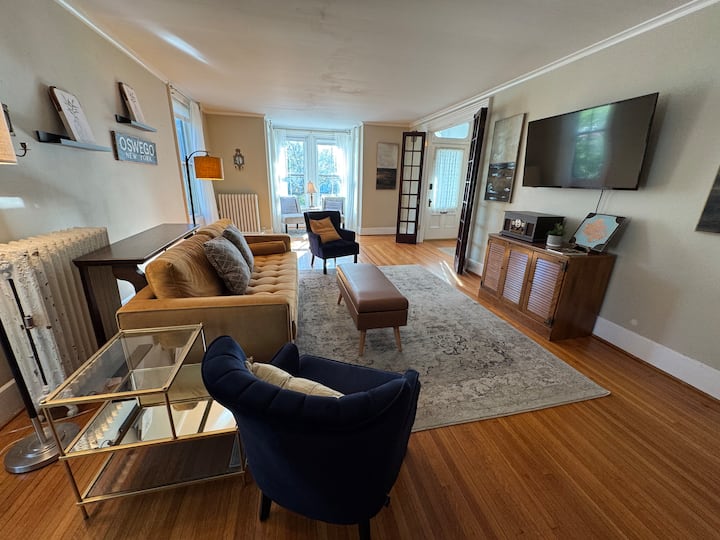 * Stunning Historic 3 Bedroom * Downtown Oswego - Oswego, NY