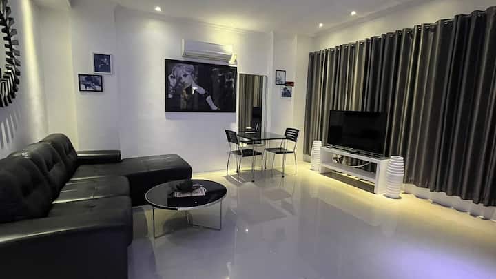 Kandi T2, Breezy 1br, 9th Floor. Housekeeping! - Angeles