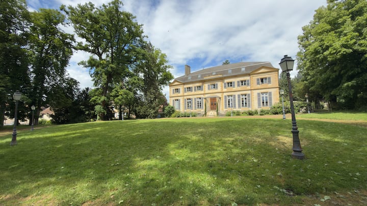 Villa En Bourgogne, Réunions Et Séjours En Groupe - Digoin