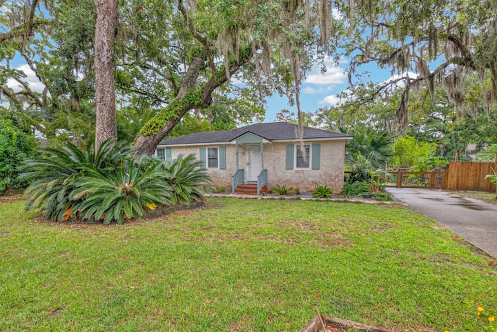 Classic Little Beach Cottage On The Mid-south End - Sea Island, GA