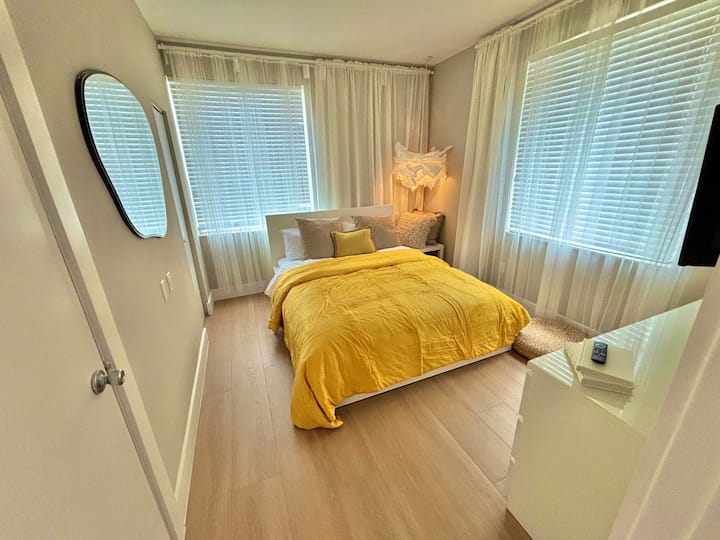 Modern Designed Condo In The Heart Of South Beach - Miami Beach, FL