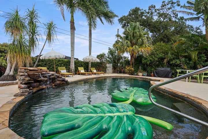 Clearwater Oasis! Heated Pool, Mini Golf And Games - Clearwater, FL