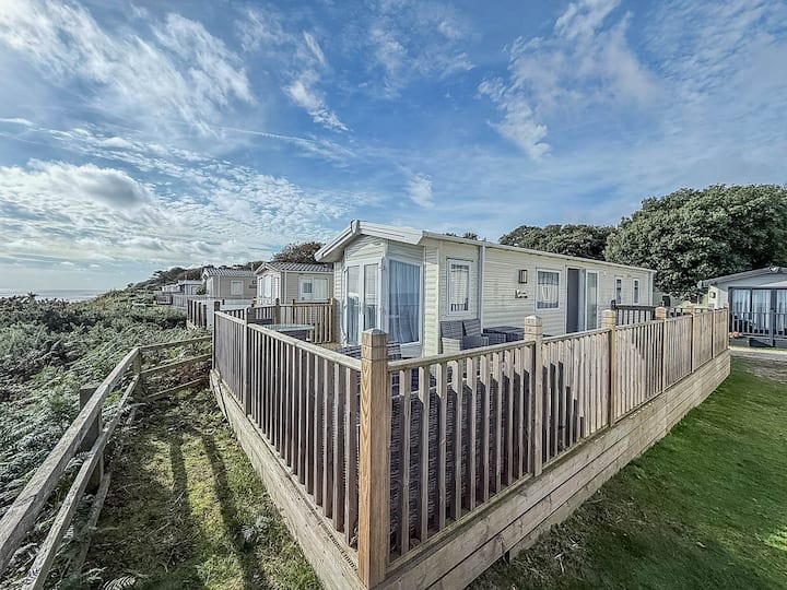 Caravan With Seaviews And Decking Ref 32048az - Pleasurewood Hills Family Theme Park