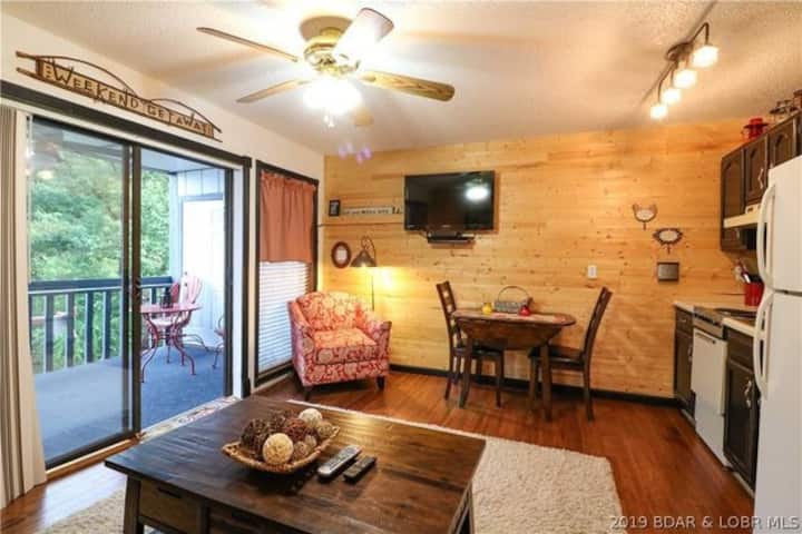 Cozy Lakefront Condo - Mm 21 - Osage Beach, MO