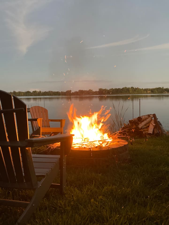 Cozy Fall Getaway | Firepit + Lake + Autumn Colors - Buffalo, MN