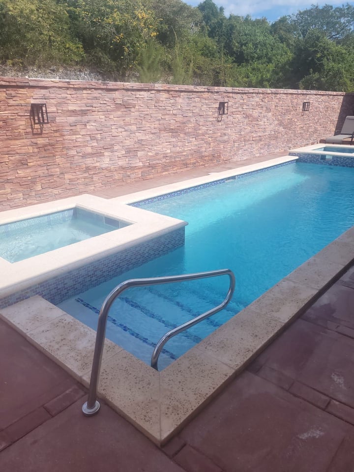 Yvonne's Manor #3 - Nassau