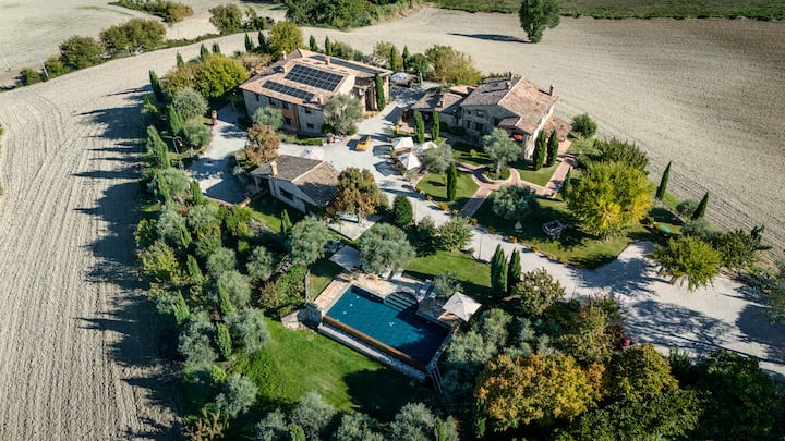 Luxury Apartment With Pool - The Black Mulberry - Pergola