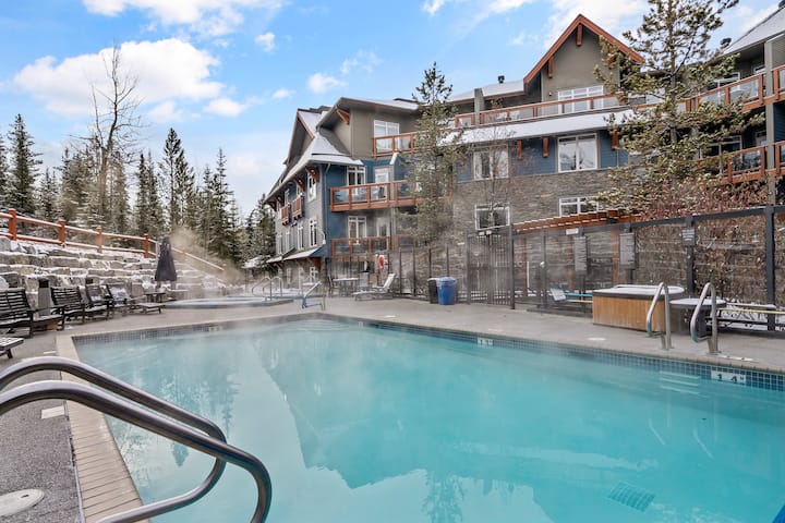 Mountain Views Free Resort Hot Tub Pool Gym - Canmore