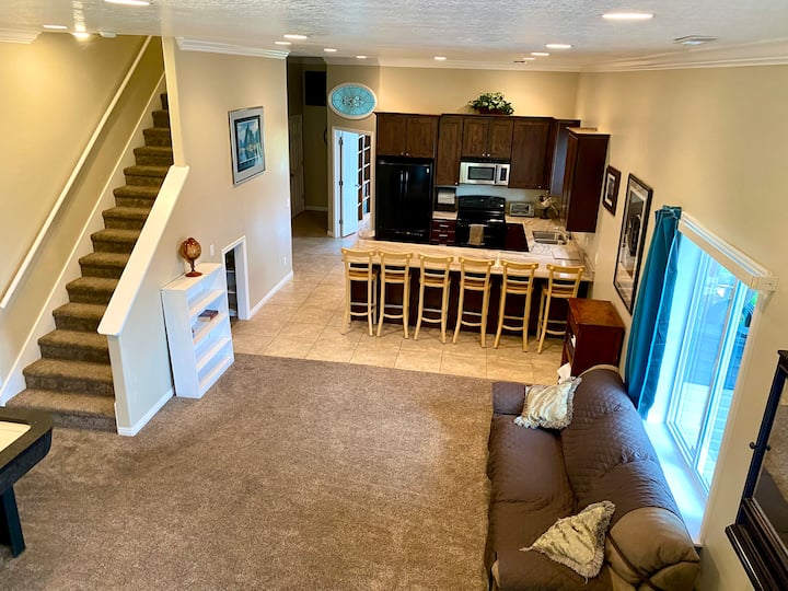 Cozy Apartment With Loft & Theater Room - Sleeps 8 - Payson, UT